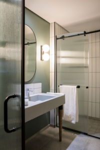 Courtyard-Hotel-Waterfall-City-bathroom-with-shower-web | The Planner